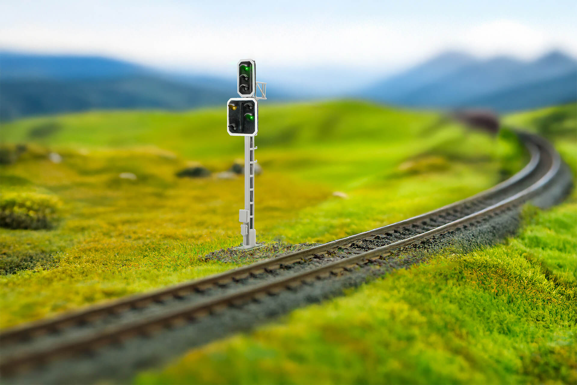 Vorsignale mit Steckfuß für SBB und RhB im Maßstab H0 – Schneider ...